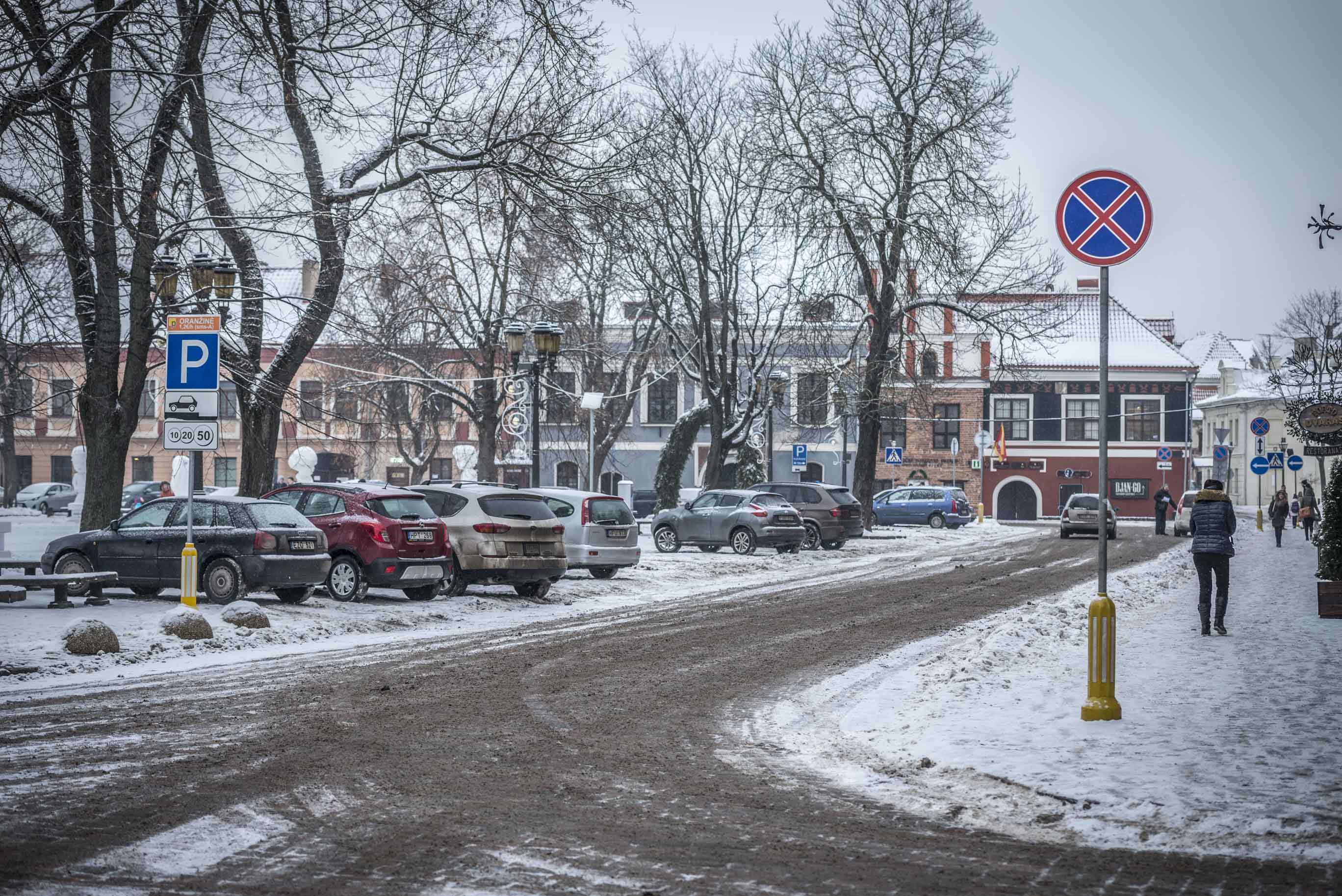 Kauno miesto savivaldybė Rotušės aikštėje atnaujintas automobilių ...