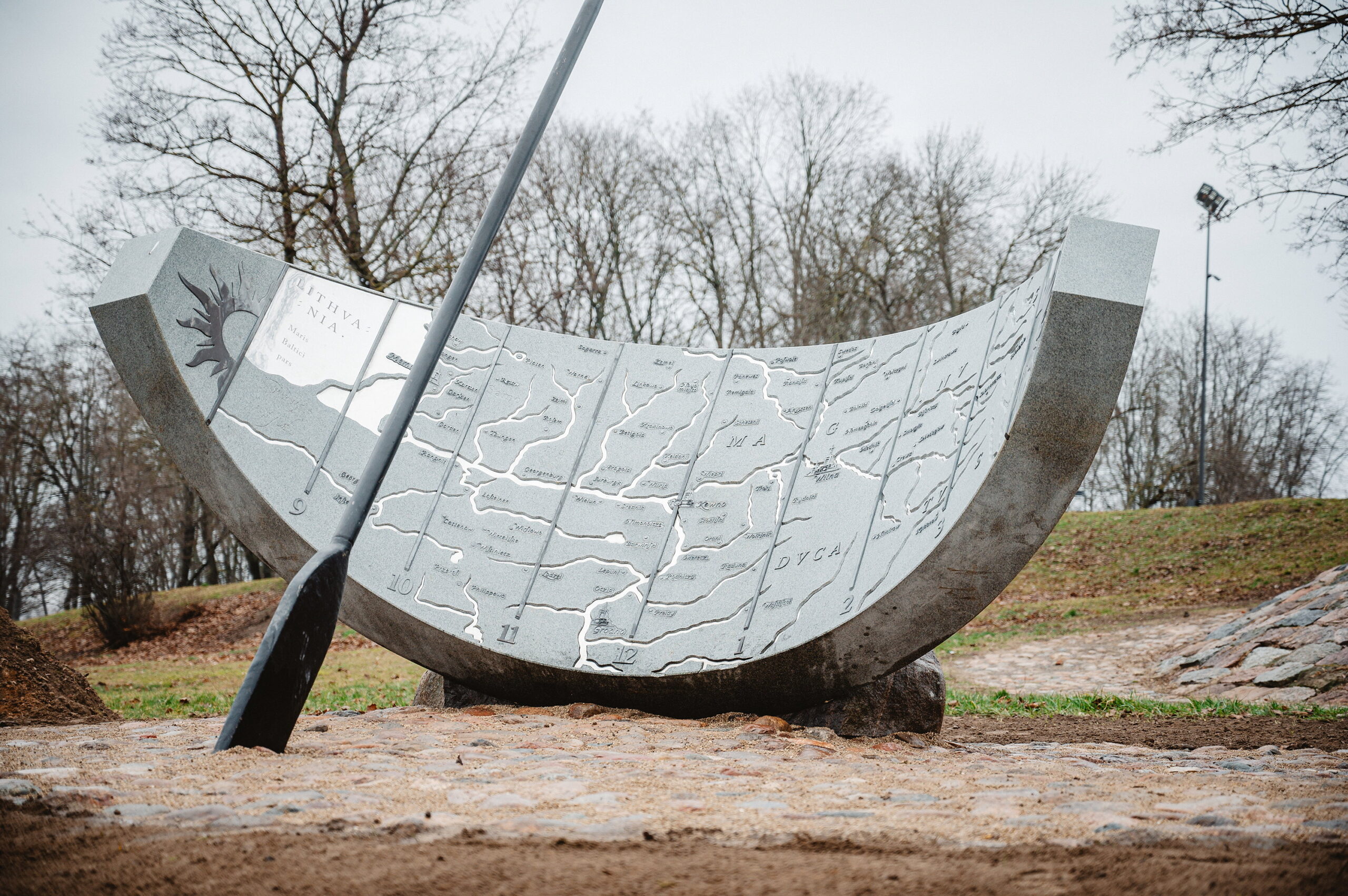 Kauno miesto savivaldybė Santakos parko prieigas papuošė „Saulės laivas“ – akcentas buvusiam ...